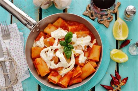 Ricetta Paccheri Con Stracciatella E Pomodoro Dissapore