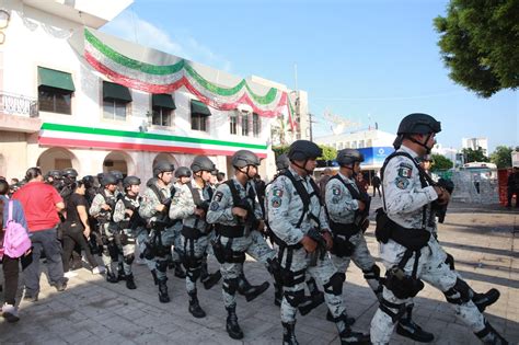 Izan la Bandera en Mazatlán para conmemorar el Día Nacional de