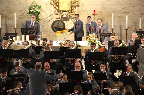 Flötist spielt ausdrucksstark wie Hirtengott Pan persönlich