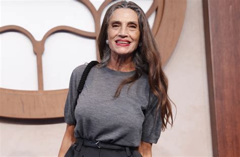 Ángela Molina recibe emocionada la Medalla de la Filmoteca de UNAM de