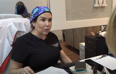 Quién es la venezolana Karla Moya la cirujana estética acusada de