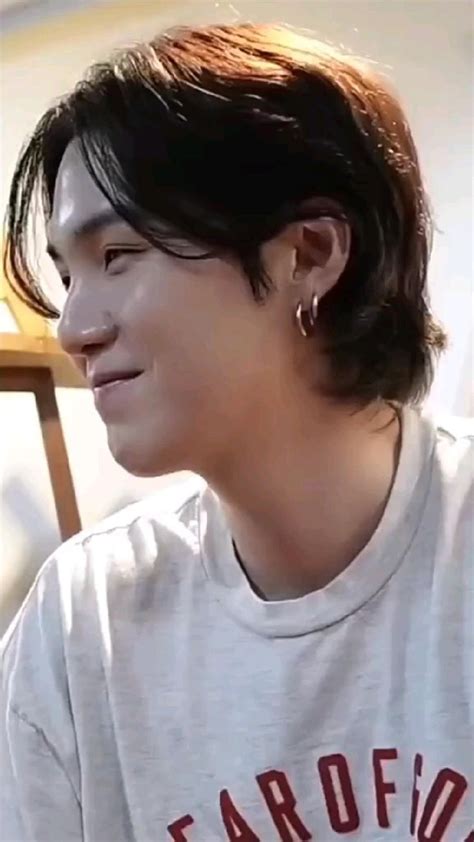 BTS VLOG SUGA Woodworking VLOG 220820 Amigos Que Parecen Novios