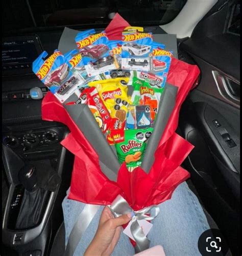 ramo dulces en 2023 Ideas de cumpleaños para novio Regalos para