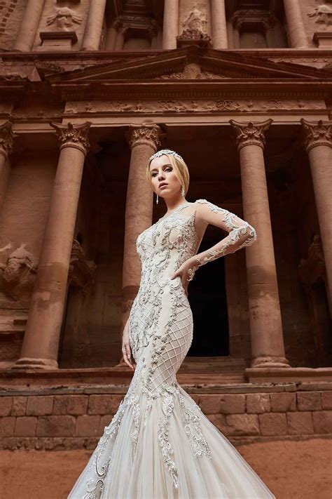 Robe de mariée sirène en dentelle et perles Oksana Mukha Paris