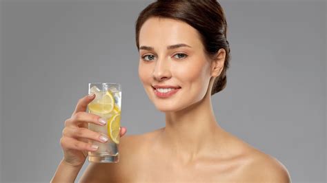 Acqua E Limone Sai Cosa Succede Se La Bevi Al Mattino