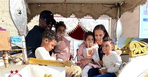 Rofrane Et Nasser Bambara De Familles Nombreuses Avec Leurs Enfants Au