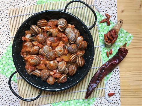 Caracoles En Salsa
