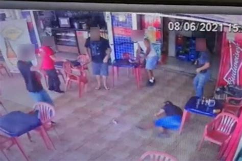 Homem em fúria tenta esfaquear policiais e acaba baleado no DF Vídeo