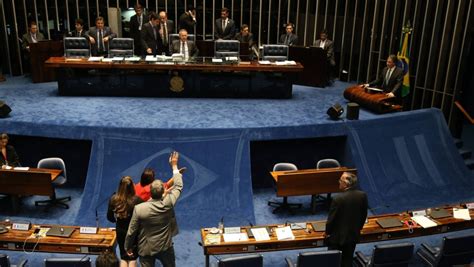 Senado conclui votação e aprova PEC dos gastos em 1º turno