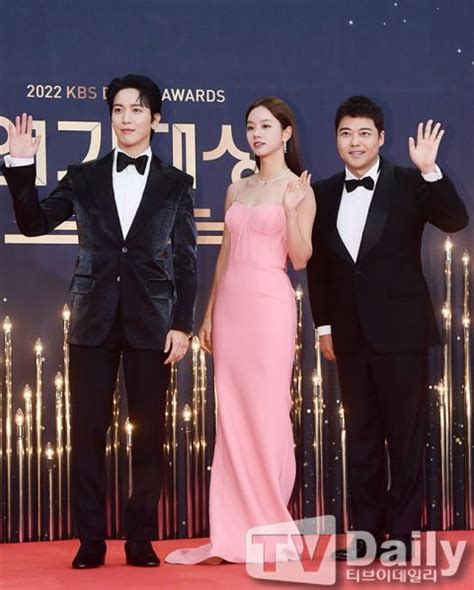 2022 KBS演技大賞紅毯照今年的劇中CP都雙雙出席典禮 KSD 韓星網 韓劇