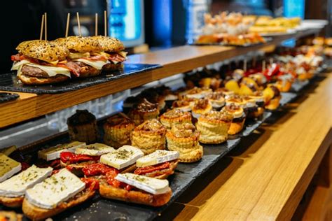 Ruta De Pintxos En San Sebasti N Sabor Y Tradici N Local