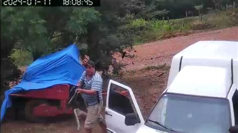 Homem Mata Ex Mulher E Ex Sogro A Tiros Acorrenta Filha E Ateia Fogo