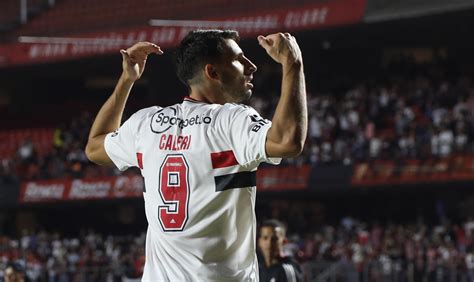 Artilheiro do Brasileirão Calleri se torna o 5º maior goleador