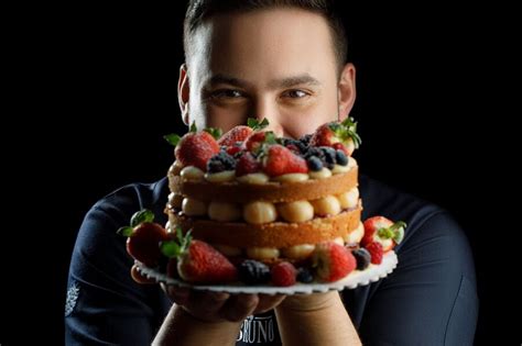 Refer Ncia Em Curitiba Por Seus Naked Cakes Bruno Bolos Inaugura Loja