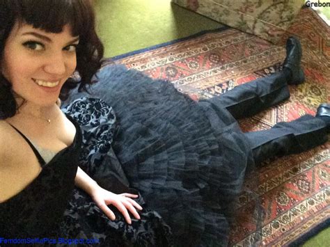 Femdom Facesitting Session And Selfie Pics Zoe Page Femdom Selfiesession Pics