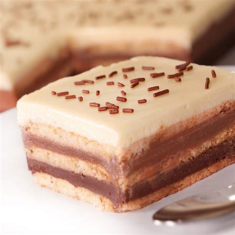 Tarta de 3 chocolates y galletas sin horno con vídeo