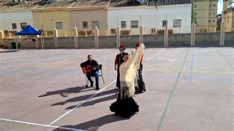 El Colegio Azahar organiza una clase didáctica para conmemorar el Día