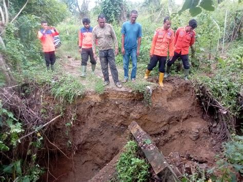 Banjir Jembatan Dan Rumah Warga Di Bireuen Rusak
