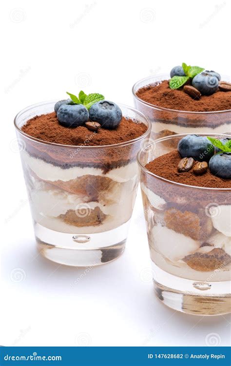 Postre Cl Sico Del Tiramisu Con Los Ar Ndanos En Un Vidrio Aislado En