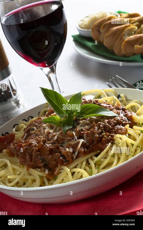 Spaghetti Bolognese Garlic Bread Hi Res Stock Photography And Images