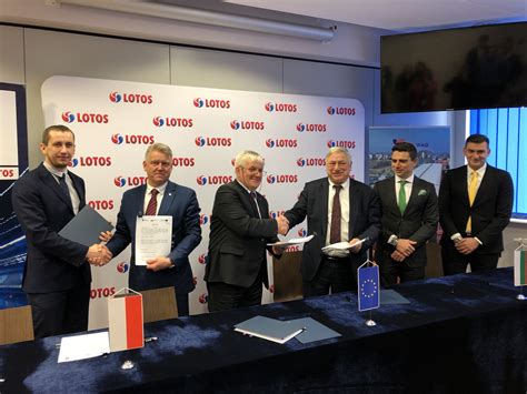 Spółka LOTOS Kolej kupiła nowoczesne wagony i lokomotywę elektryczną