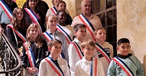 Visan Des écharpes tricolores pour le conseil municipal des jeunes