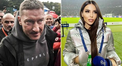 Totti la notizia del tradimento mentre è allo stadio a vedere il