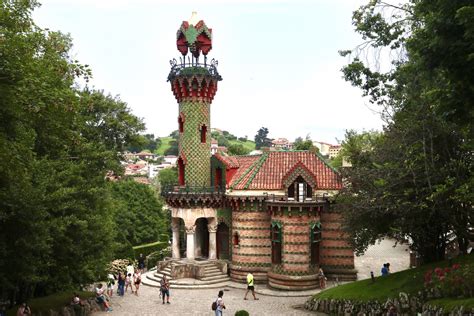Visitar el Capricho de Gaudí en Comillas Viajes Globetrotter