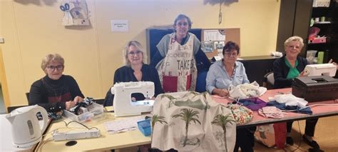 Puces des couturières et des loisirs créatifs au marché couvert de