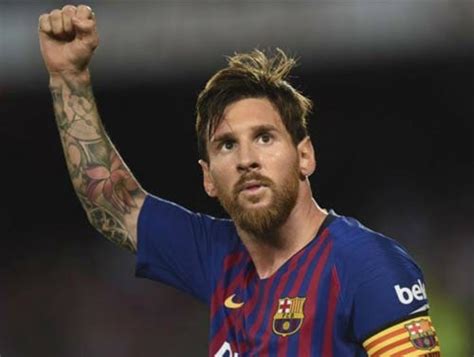 Biografi Lionel Messi Dalam Bahasa Inggris Tulisan