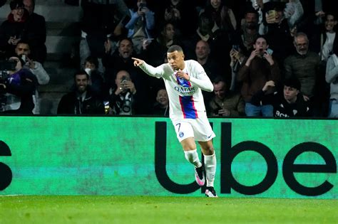 PSG Kylian Mbappé se mouille et négocie une arrivée à plus de 100M