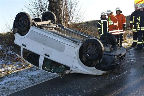 Mehrere Unfälle bei Sturm und Eis