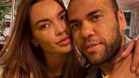 Joana Sanz detalha visitas a Daniel Alves na prisão Ainda não pude
