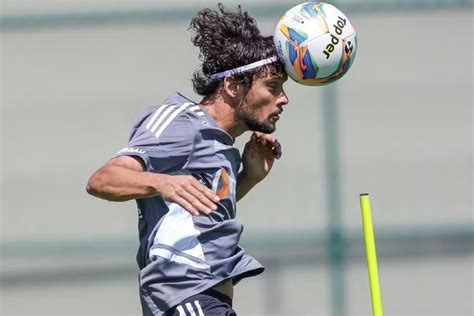 Reforço do Atlético MG Gustavo Scarpa inicia treinos bola mas