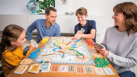 Quels sont les meilleurs jeux de société pour jouer en famille à Noël