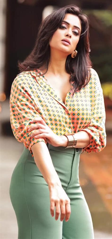 The Hottest Super Milf Of Bollywood My Evergreen Super Sultry And Oozing Sexy Shweta Babe 🤤 You