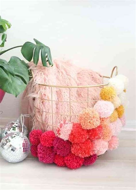 Cómo decorar con pompones de lana 10 ideas que te encantarán