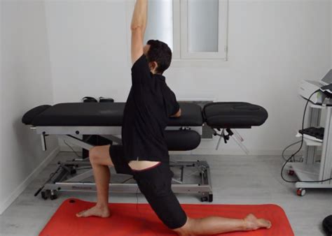 Les Tirements Du Psoas En Fente Et Debout Sont Utiles Pour Tirer Le
