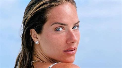 De biquíni Giovanna Ewbank encanta ao exibir corpão e abdômen sarado