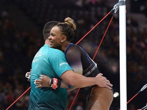 Rebeca Andrade leva prata nas barras assimétricas na Copa do Mundo