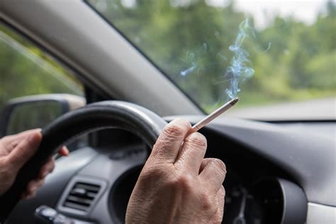 Saiba como tirar cheiro de cigarro do carro Cézar Pneus