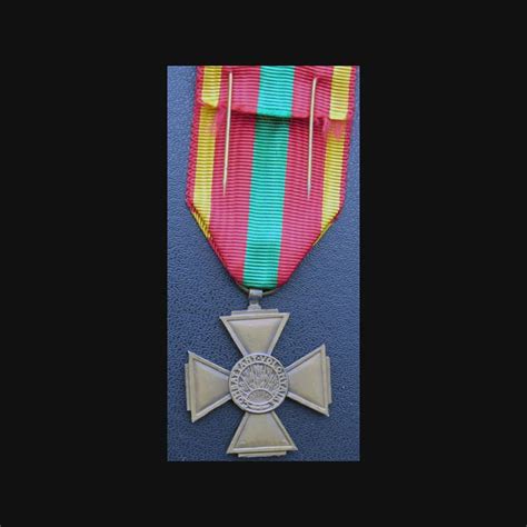 médaille de la croix du combattant volontaire de 1939 1945 en bronze