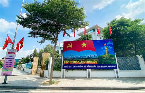 Đường phố Hà Nội trang hoàng mừng kỷ niệm 69 năm Ngày Giải phóng Thủ đô