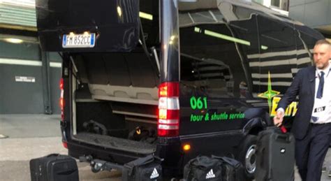 Juventus Il Bus Si Scontra Con Un Auto Della Polizia I Calciatori