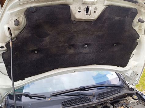 FORD FIESTA MK7 WYGŁUSZENIE MASKI SPINKI osłona 12284130233