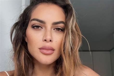 Atriz da Globo passa por cirurgia após descobrir tumor no rosto