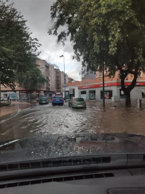 La fuerte lluvia llena de agua las calles de Dénia Dénia