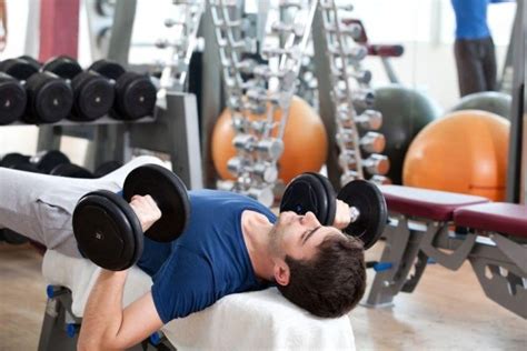 大胸筋をくっきり浮き上がらせたい人にはデクラインダンベルプレスがおすすめオリーブオイルをひとまわしニュース