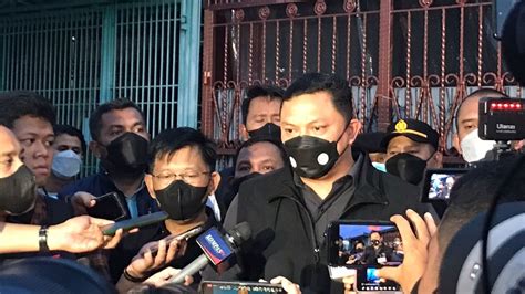 Ditemukan Tumpukan Sampah Menggunung Di Dalam Rumah Tempat