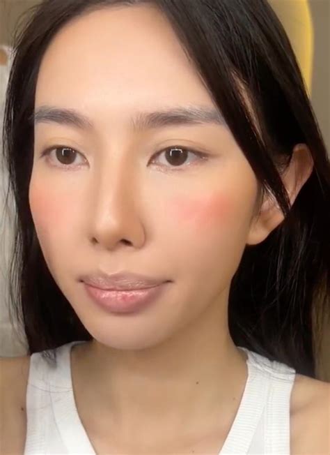 Clip 1 phút Thùy Tiên hóa quý cô cổ điển lộ bí quyết để trông không già
